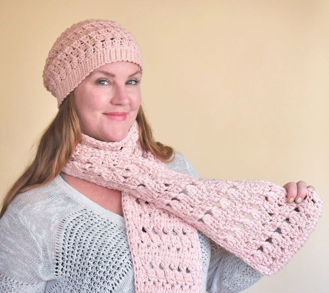 Easy Crochet Winter Ensemble | Fuzzy Bee Winterset - Stardust Gold Crochet