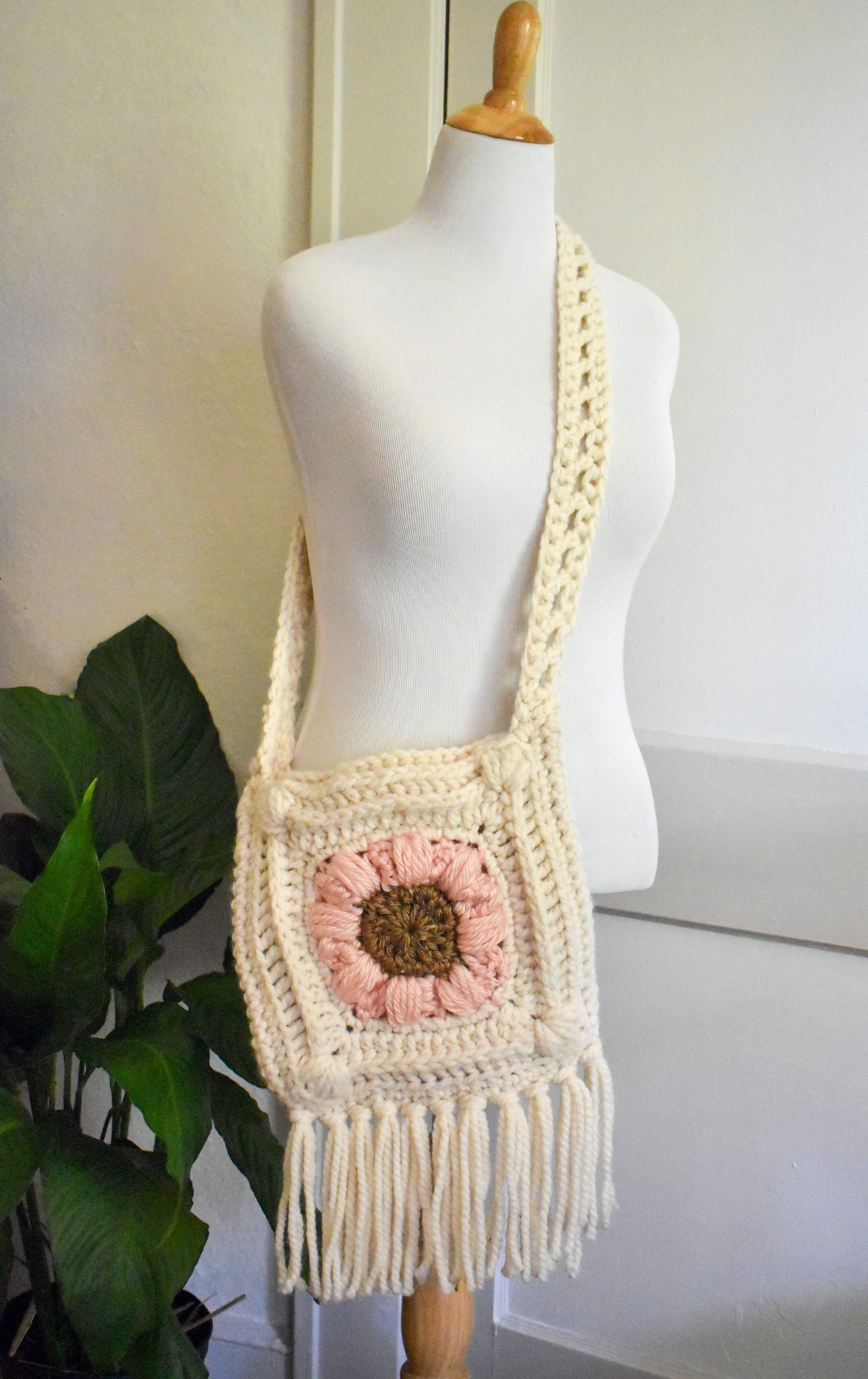 Summer Flowers Bohemian Messenger Bag | Free Crochet Pattern - Stardust ...