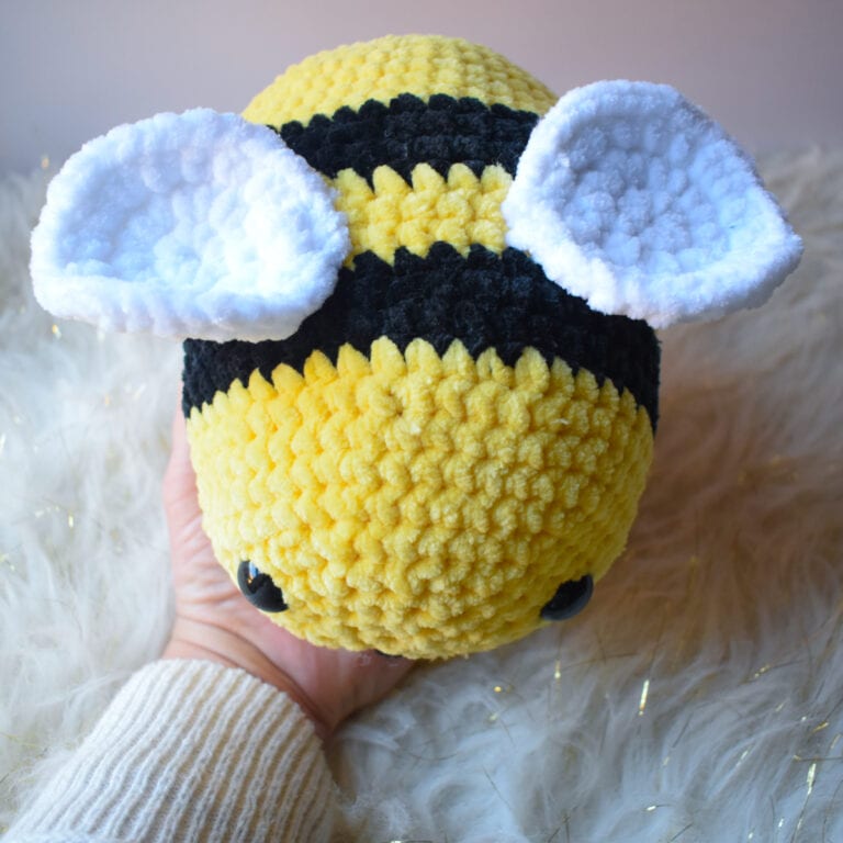 How to Crochet A Bee (Free Crochet Bee Pattern) - Stardust Gold Crochet