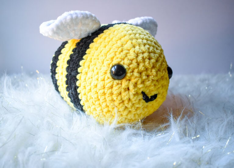 How to Crochet A Bee (Free Crochet Bee Pattern) - Stardust Gold Crochet