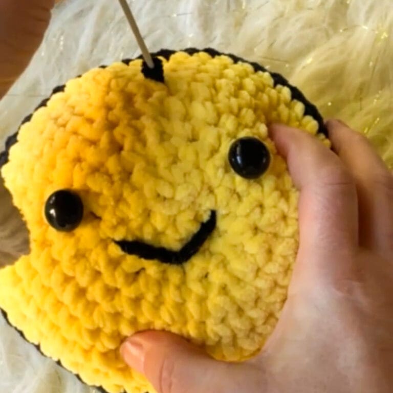 How to Crochet A Bee (Free Crochet Bee Pattern) - Stardust Gold Crochet
