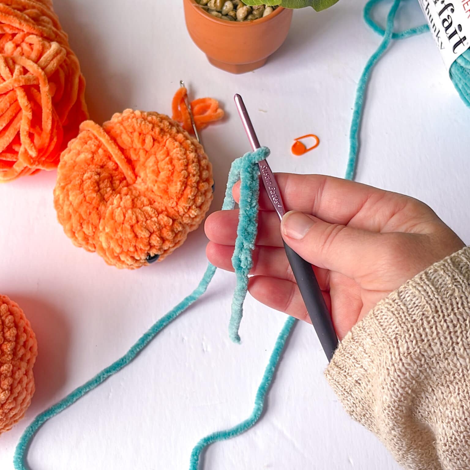 EASY Crochet Pumpkin Pattern for Beginners (Amigurumi Plushie ...