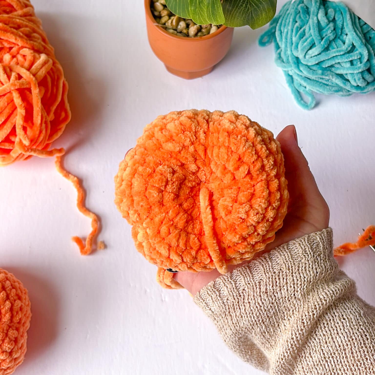 EASY Crochet Pumpkin Pattern for Beginners (Amigurumi Plushie ...