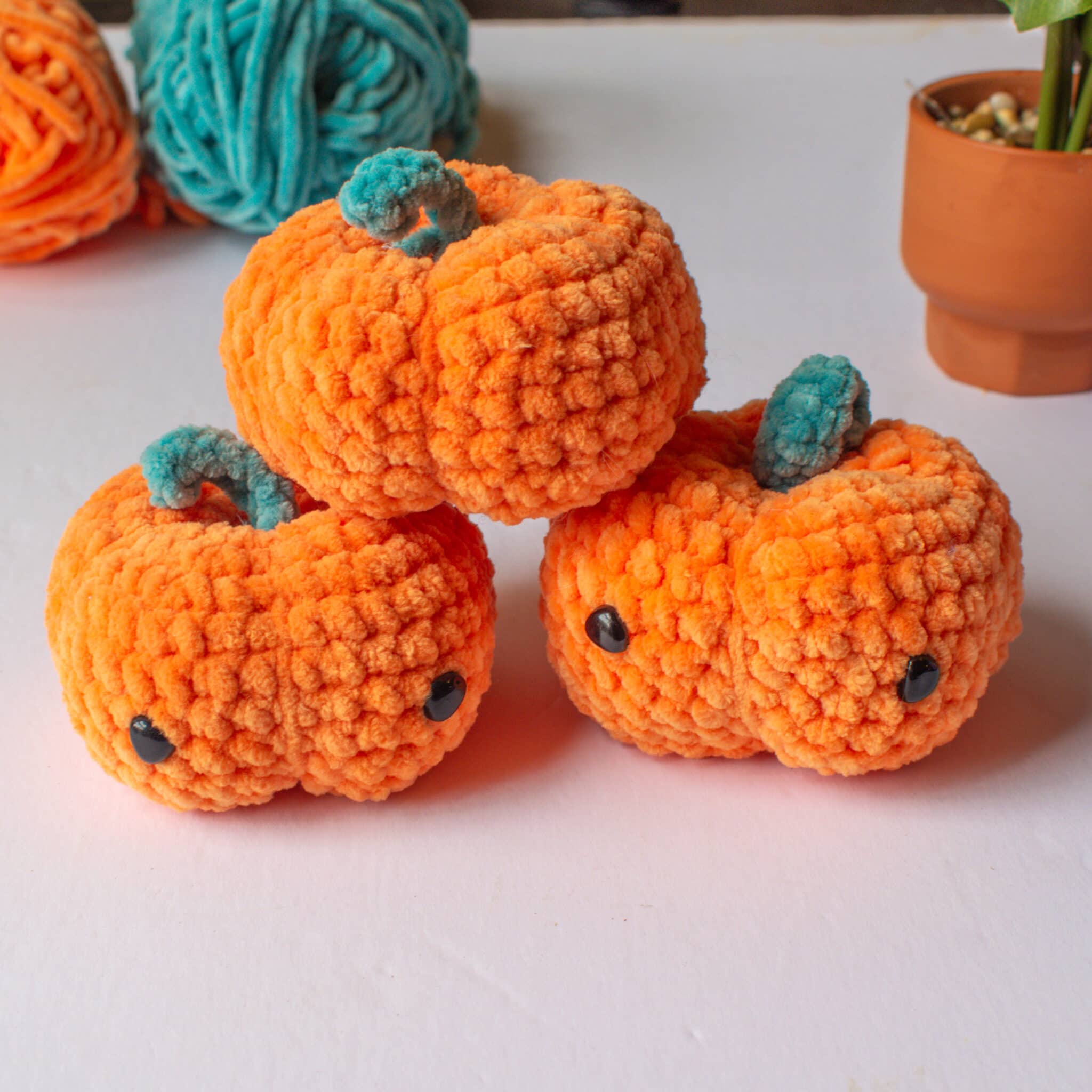 EASY Crochet Pumpkin Pattern for Beginners (Amigurumi Plushie ...