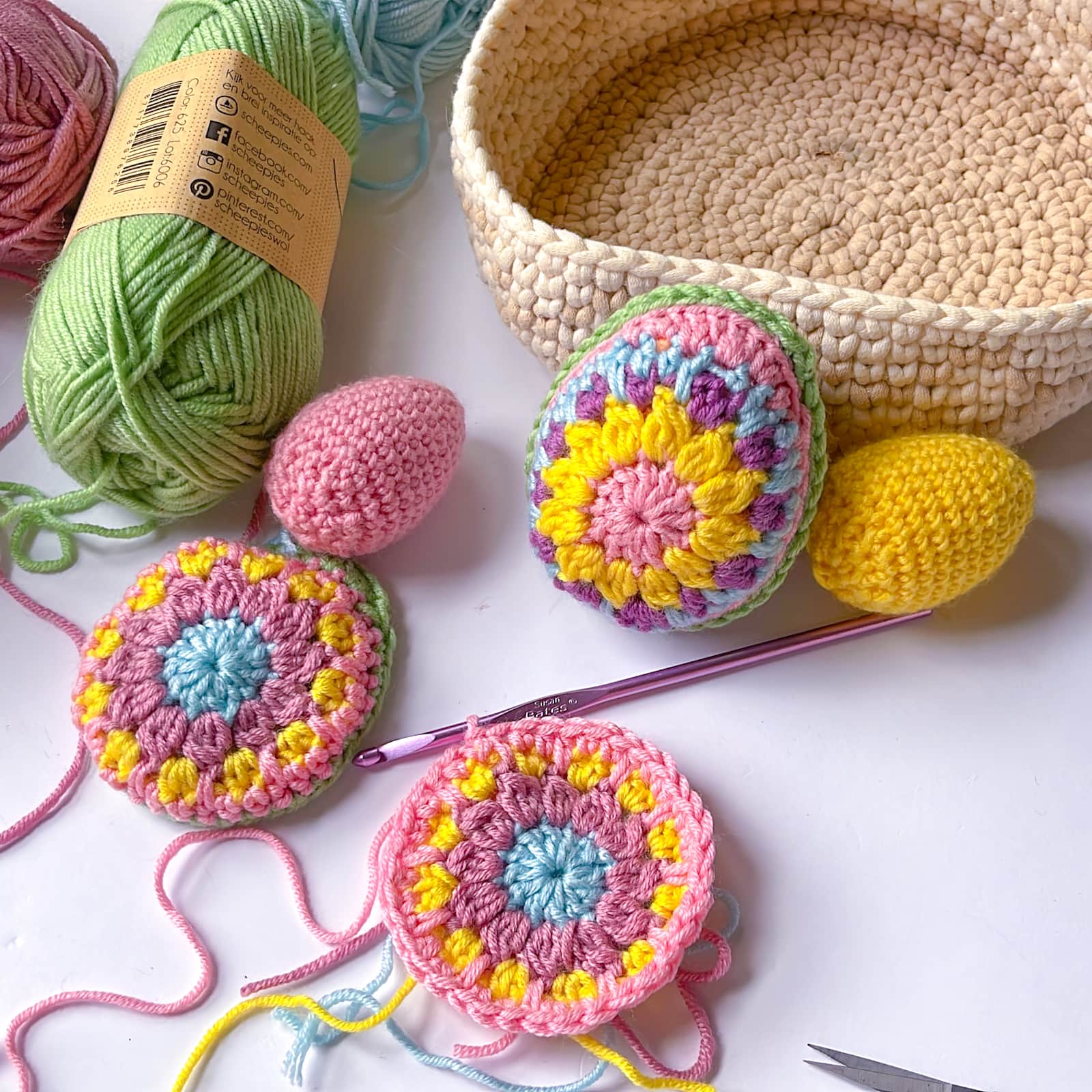 15+ Cute Free Easter Crochet Patterns: Bunnies, Chicks, Eggs & More ...