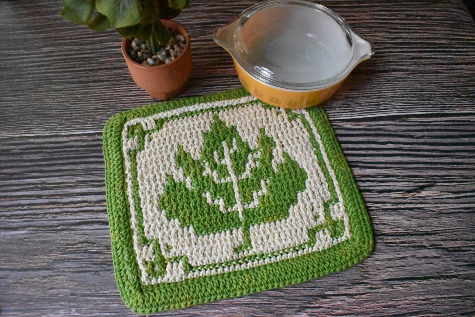 Maple Leaf Mosaic Crochet Trivet - Stardust Gold Crochet