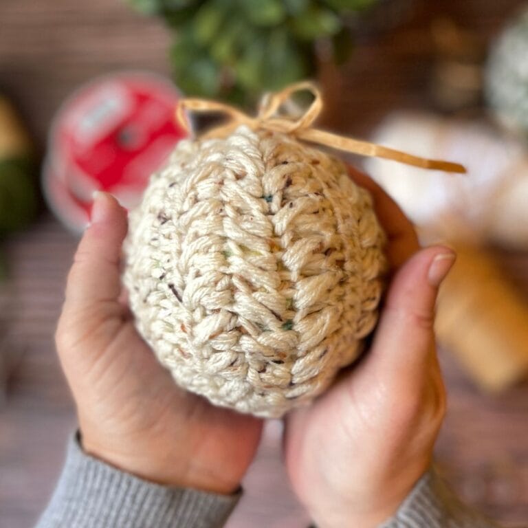 24 Free Crochet Christmas Ornaments - Keepsakes Collection - Stardust ...